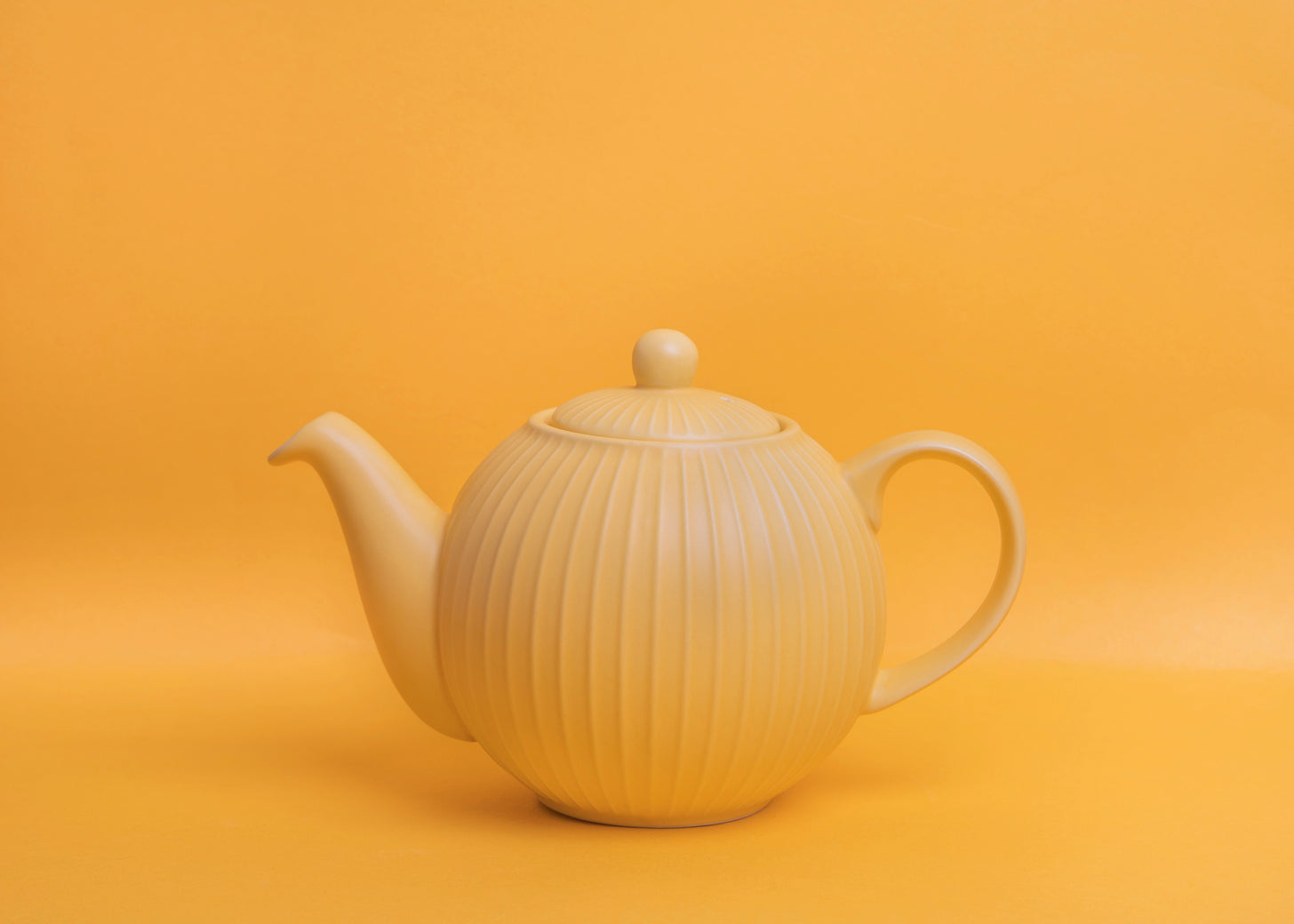 London Pottery Globe Textured Teapot with Strainer, 4-Cup, Yellow – mzube